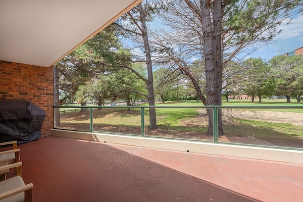 Bright 2-bed Apartment Near Scenic Attractions - Canberra