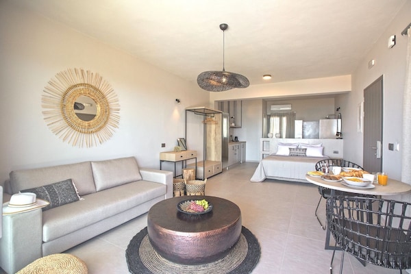 Argilos  Suite Is A Stunning One-bedroom Boutique Suite - Cefalonia