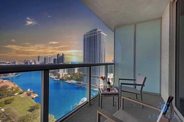 Spectacular Apartment With Amazing Pool - Hallandale Beach, FL