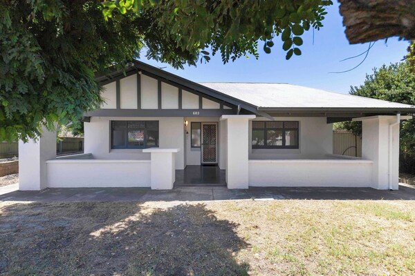 Bobby's Beachside Bungalow In Grange - Adelaide