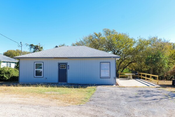 Central 2 Bd Home-min To Refineries & Airport-ext - Tierra Verde, TX