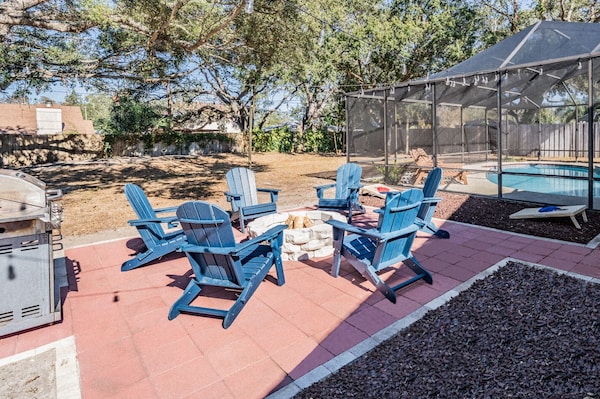 New Coastal 3br Oasis | Heated Pool & Spa, Fire Pit, Game Room - Dunedin, FL