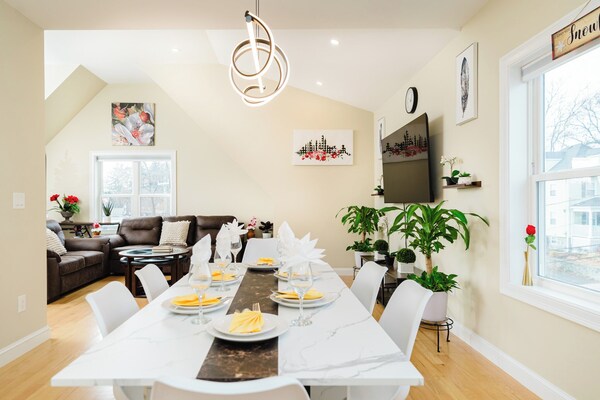 60-3  3br Boston - Sleek Apt Near Wollaston Beach - Roxbury - Boston