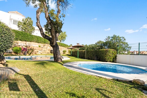 Appartement 'Zeezicht Dichtbij Het Strand' Met Privézwembad, Wifi En Airconditioning - Estepona