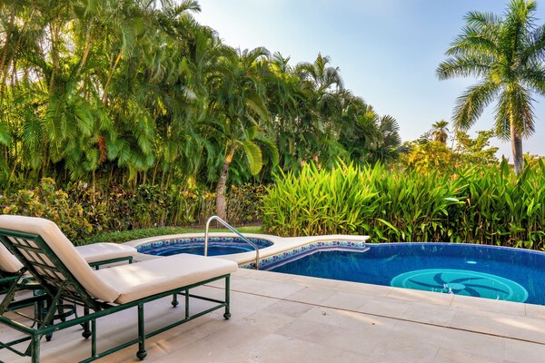Perfectly Situated Near The Jack Nicklaus Pacifico Golf Course And  Pacifico Beachclub - Punta Mita