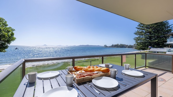 Boondelbah 4, 29 Soldiers Point Rd - Waterfront Bliss - Lemon Tree Passage