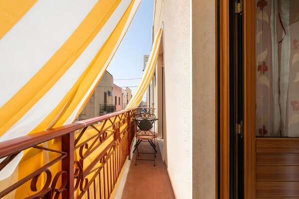 Room 'Levante' With Balcony, Wi-fi And Air Conditioning - Sant'Antioco