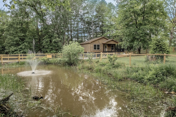 The Gertie Cabin W/hot Tub At Halfback Hollar Farm - Black Mountain, NC