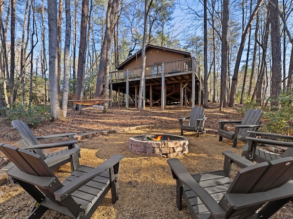 Lazy Bear Den Cozy Cabin With Open Floor Plan - Helen, GA