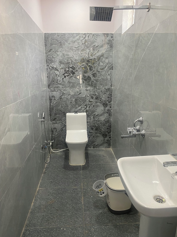 Charming 3-bedroom Farmhouse In Delightful Hyderabad With Ac, Wi-fi And Pool. - Hyderabad