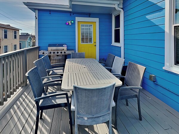 Seawall Celebration - Up | Gulf Views & Steps From Beach - Galveston, TX
