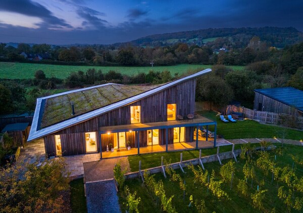 Heron House - Five Bedroom House, Sleeps 12 - Honiton