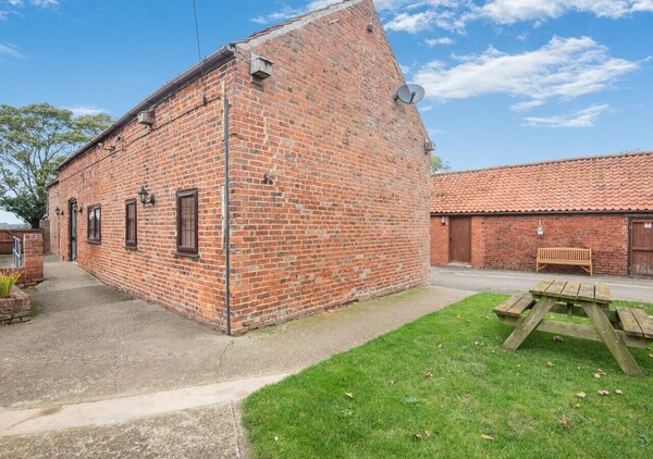 Lark Rise Cottage - 3 White Hoe Farm - Lincolnshire