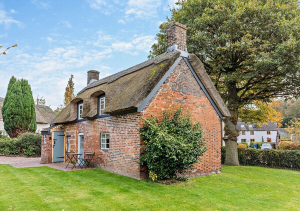 Oak Tree Thatched Cottage - Stafford (UK)