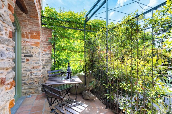 Appartamento Monet - One Bedroom Apartment, Sleeps 2 - Barolo