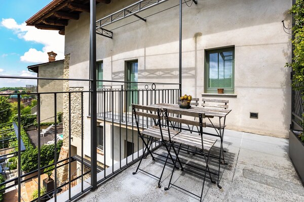 Appartamento Degas - Two Bedroom Apartment, Sleeps 4 - Barolo