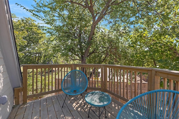 Cozy Bungalow In The Heart Of Dallas - Dallas, TX