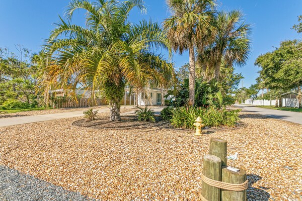 Bright Jax Beach Pool Retreat With Heat, Ac, Wifi, Bikes Etc - Neptune Beach, FL