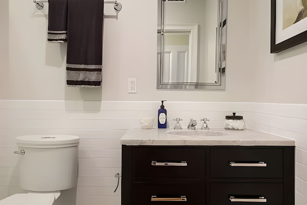 5br Townhouse Near Times Square | Rooftop Patio - The Bronx, NY