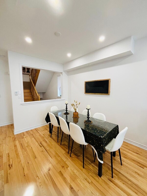 Boho Chic Markham Family Stay, Special Summer Price!!! - Markham