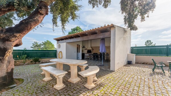 Villa Sundays With Pool By Lovelystay - Armação de Pêra