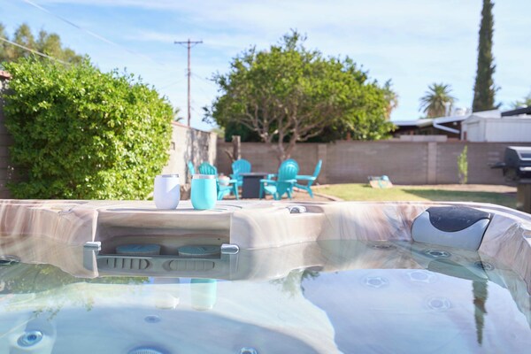 Chic Mid-century: Updated 3bd/2ba, Hottub, Firepit, Central Location, Bbq - Tucson, AZ