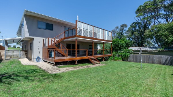 Softlanding ~ The Perfect Holiday Home To Land Next To Mollymook Beach! - Mollymook
