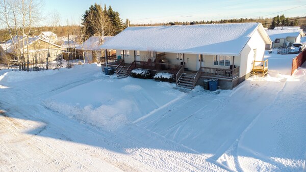 Le Lodge - 4 Br 2ba Spacious Home - Ontario