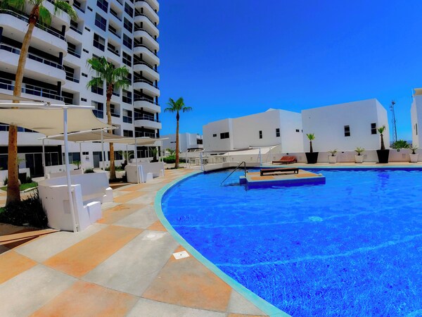 Charming 2-bedroom Condo In La Paz With Wifi, Ac, Fitness Room, 2 Pools - Tijuana