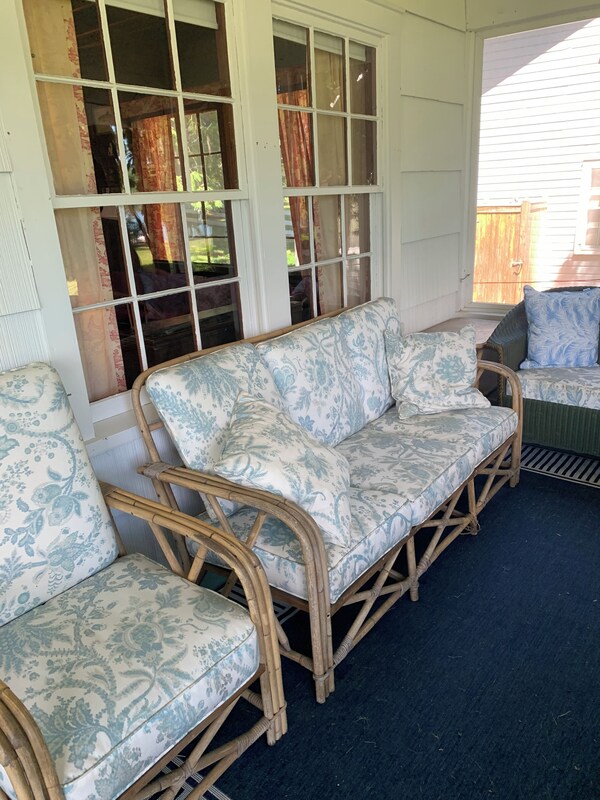 Charming Vintage Lakeside 4-bedroom Cottage - Suttons Bay, MI