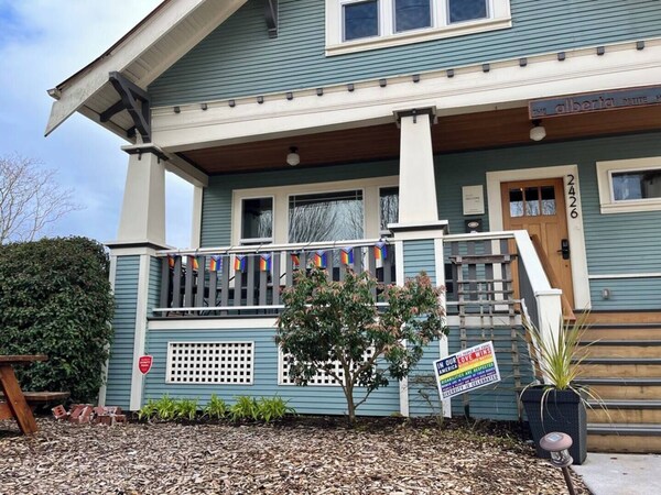 Awesome Location, Lovely 5br Alberta Arts District - 溫哥華