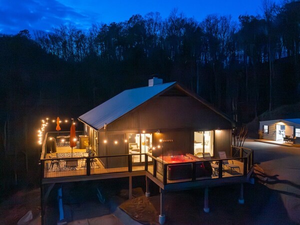 Skytop Summit-hot Tub/firepit/big Views - Bryson City, NC