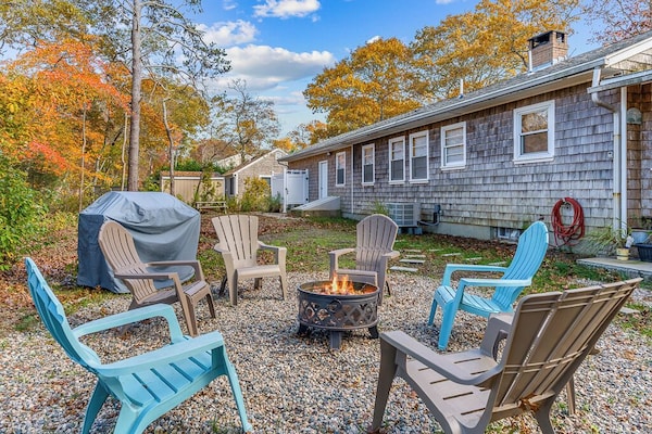 Cappawack Cottage | Charming 3 Bdr W/fire Pit - Massachusetts