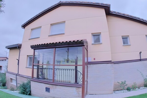 Chalet 'El Cerezo Rojo' Con Vistas Al Lago, Wi-fi Y Aire Acondicionado - La Rioja, España