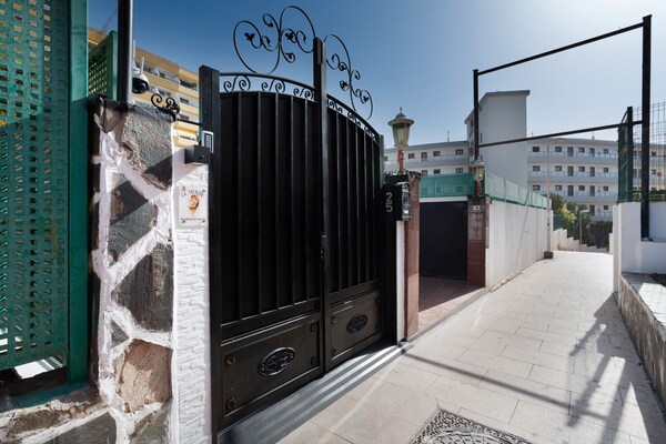 Vacaciones 'Unidad A' Con Piscina Compartida, Terraza Compartida Y Wi-fi - Maspalomas