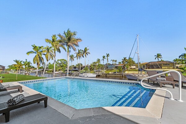 Gulf Access, Paddleboards, Pool - Sunrise Cove - Roelens - North Fort Myers, FL