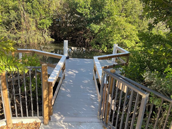 Charming 2-bedroom House With Dock,ac, And Wifi.enjoy Kayaking\n2 Min From Beach, - Vero Beach, FL