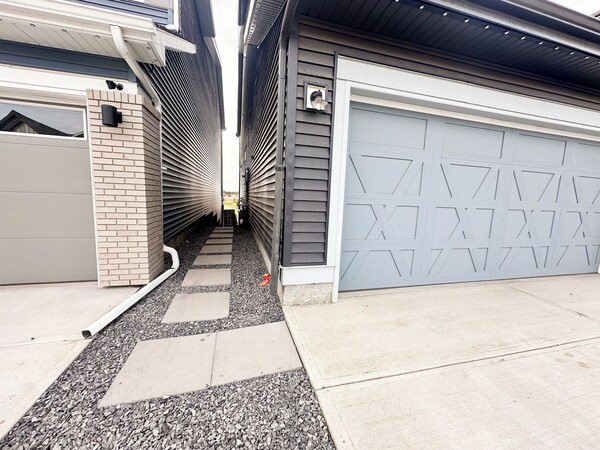 Peaceful And Private Apartment - Calgary