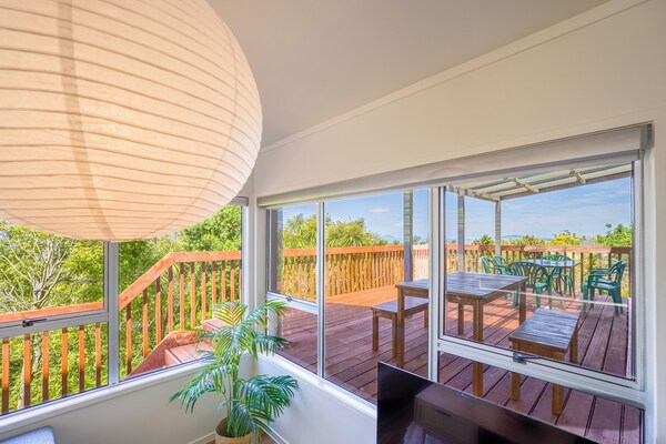 Scenic Escape With Stunning Sea Views In Raumanga - Whangārei