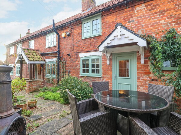 Cherry Tree Cottage, Pet Friendly, With Open Fire In Stathern - England