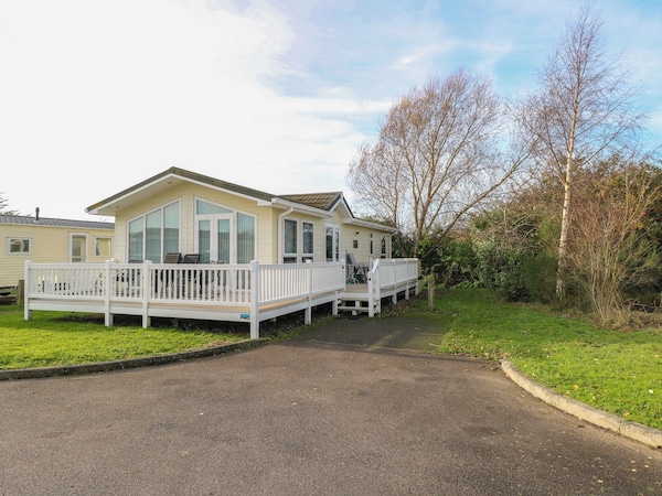 3 Bure Close, Pet Friendly, With A Garden In Burgh Castle - Great Yarmouth