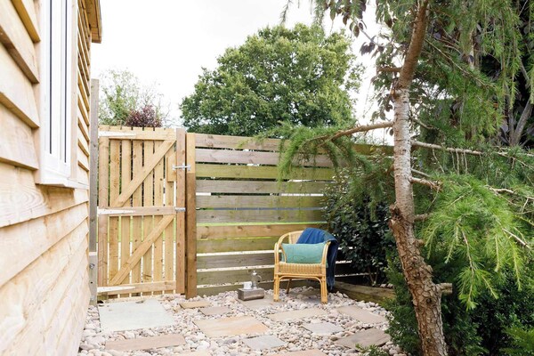 Cosy Cabin Retreat Close To Beaches - West Wittering