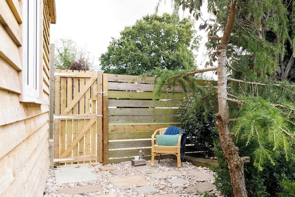 Cosy Cabin Retreat Close To Beaches - West Wittering