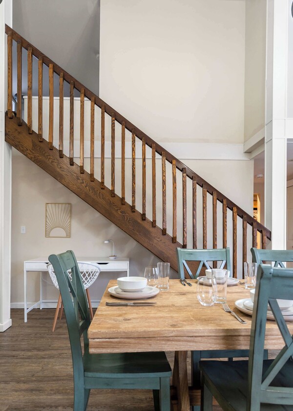 Dino's Last Post | Sleeps 8 | Private Backyard! | - Alberta