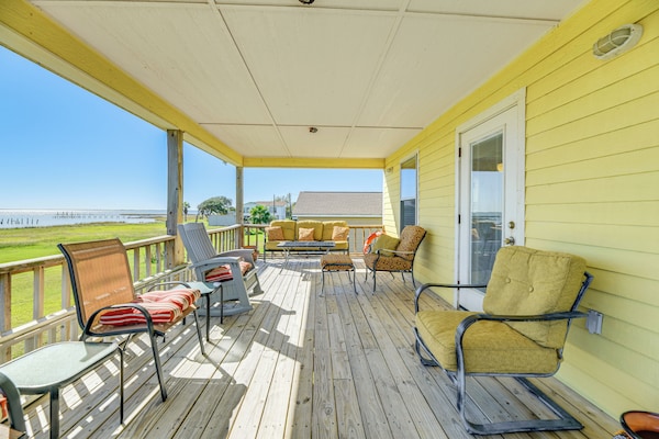 Powderhorn Lake House W/ Grill + Water Views! - Port Lavaca, TX