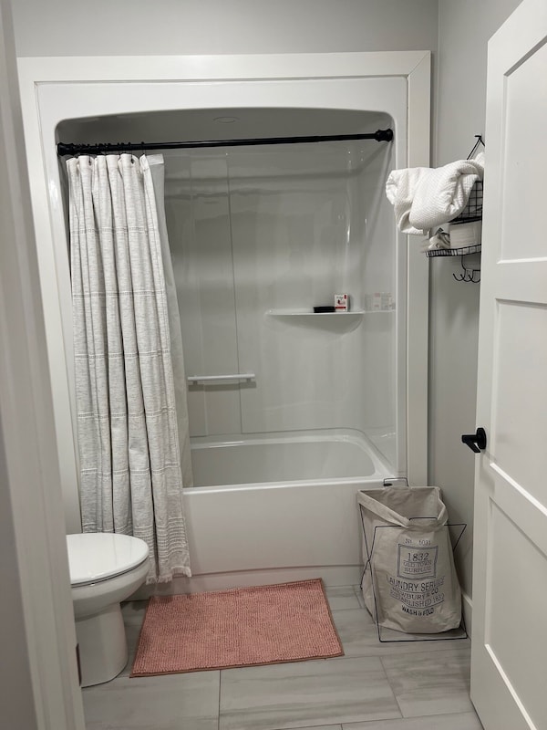 Cozy Two Bedroom Basement Apartment Nestled In A Highbrow Area In Bedford! \N - Nova Scotia