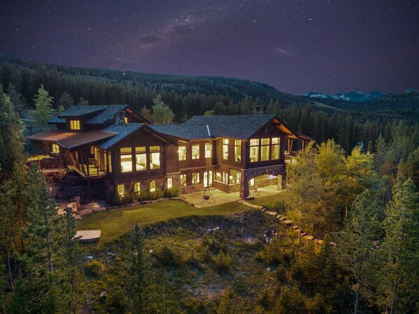Book A Summer Stay! Chalet With Hot Tub, Fireplace, Guest Suite, And Ping Pong Table! - Big Sky, MT