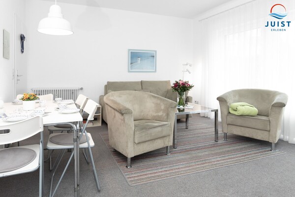 Friendly, Bright Apartment, Ideal For Couples, With South-facing Terrace In The East Village - Juist