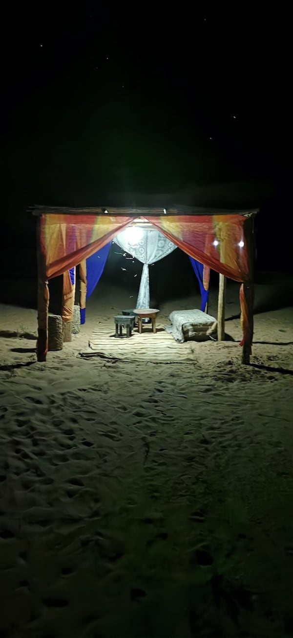 Cozy Camp With 6 Bungalows In Mhamid, In The Sahara Dunes Authentic Berber Life - Marruecos
