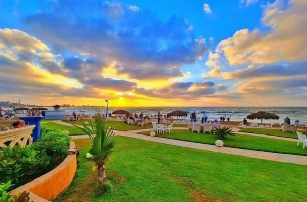 Modern Villa: Garden  Netflix  Beach Access - Alexandria